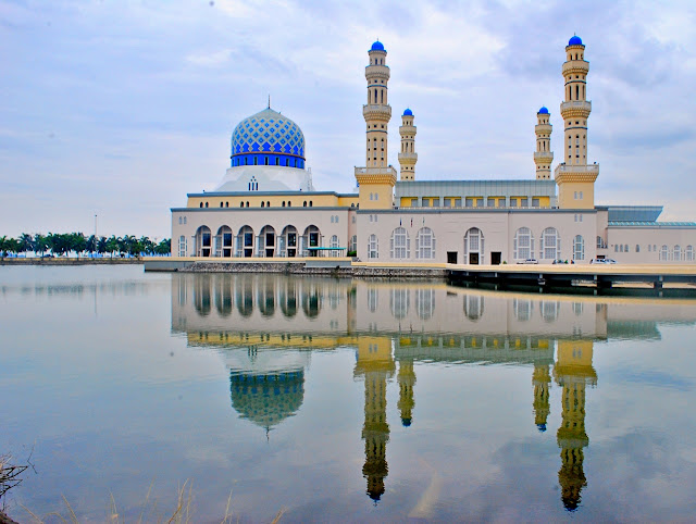 City Mosque in Likas Bay, Kota Kinabalu - Nomadic Experiences
