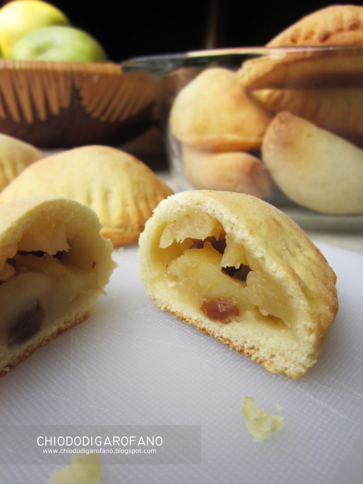 chiodo di garofano: mezzelune alla mela, uvetta, cannella e miele