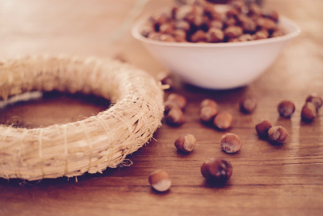 Made in Home: Natural Hazelnut Wreath :: A tutorial with BerlinBaby