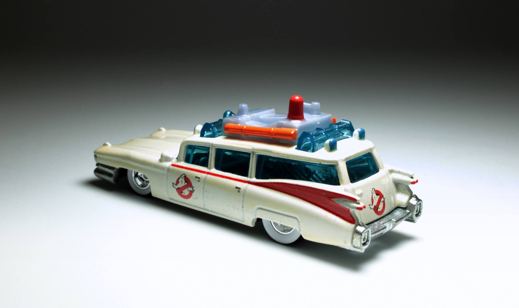 Ecto-1 Cartoon e Ecto-1 do filme de 2016