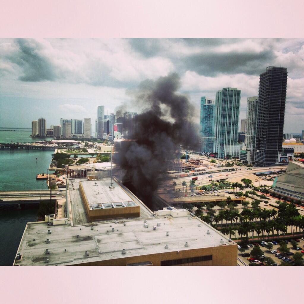 Random Pixels Blog: Old Miami Herald building is on fire!!