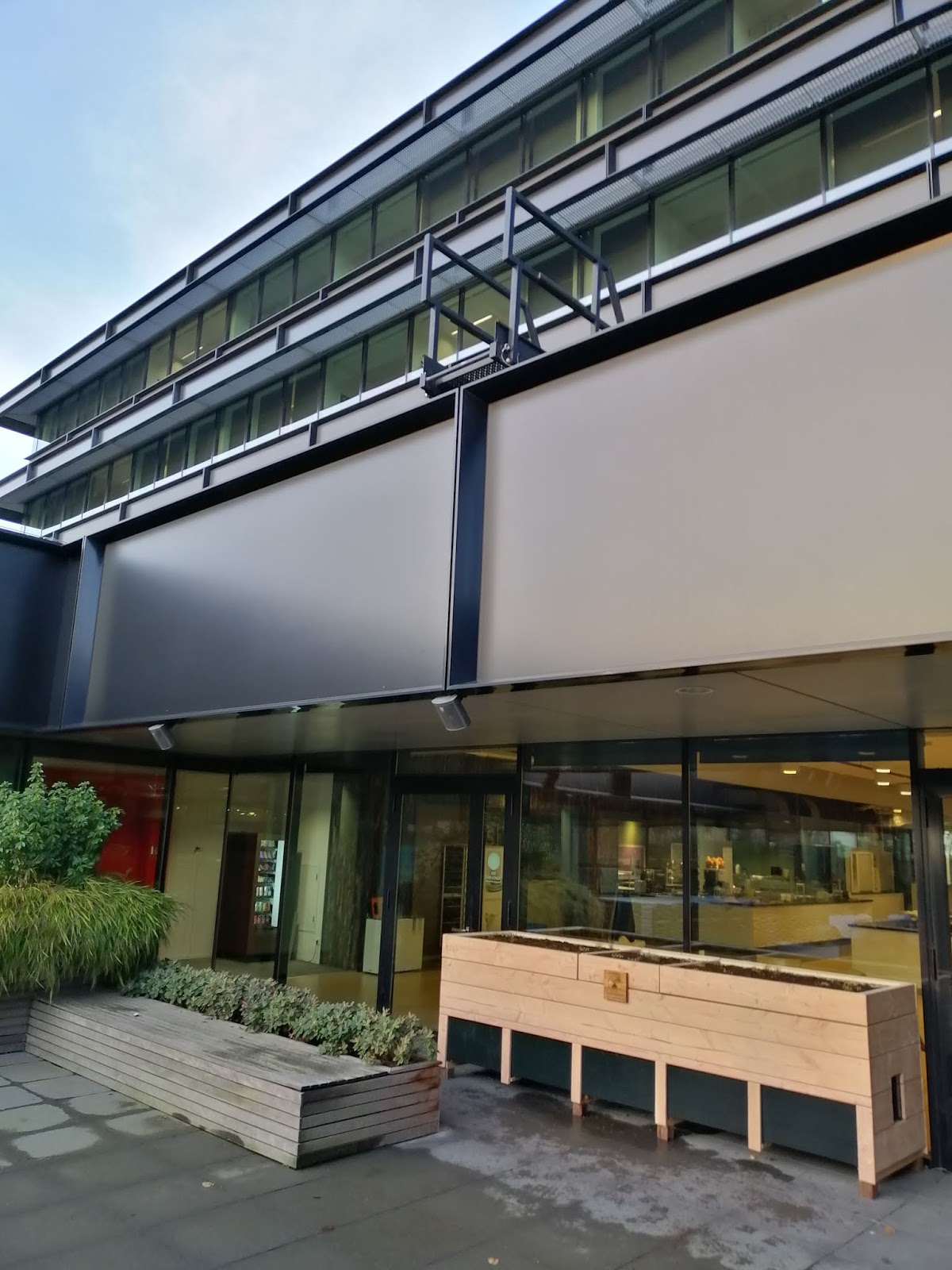 Le Compostier: Rooftop Composting using the WºRM31_low Worm Hotel