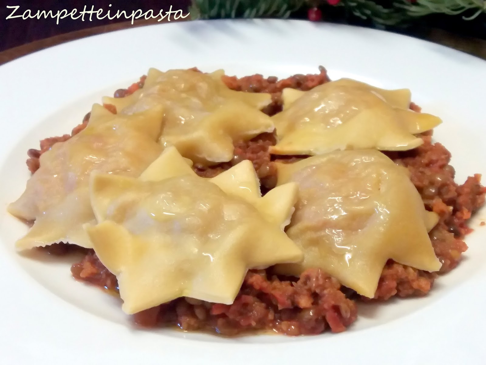 RAVIOLI CON RIPIENO DI COTECHINO E RAGU' DI LENTICCHIE | ZAMPETTE IN PASTA