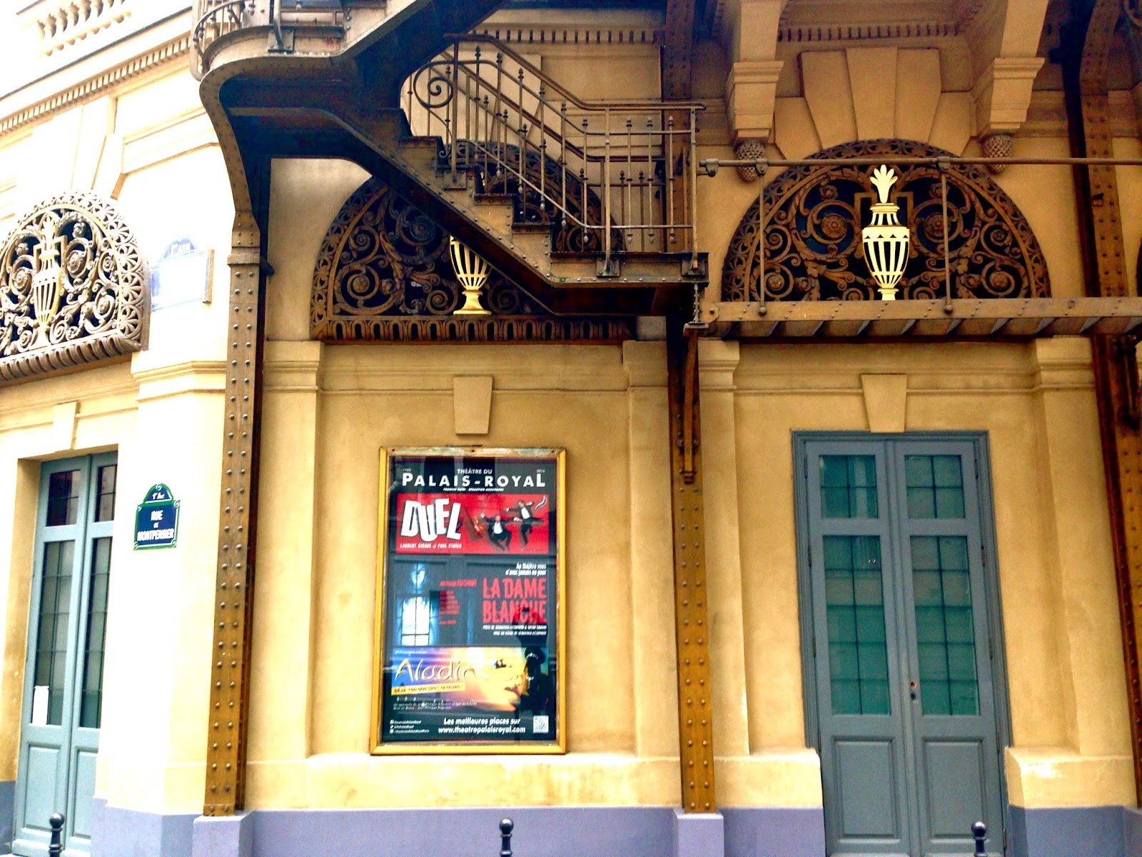 Focus On Paris: Corner theater