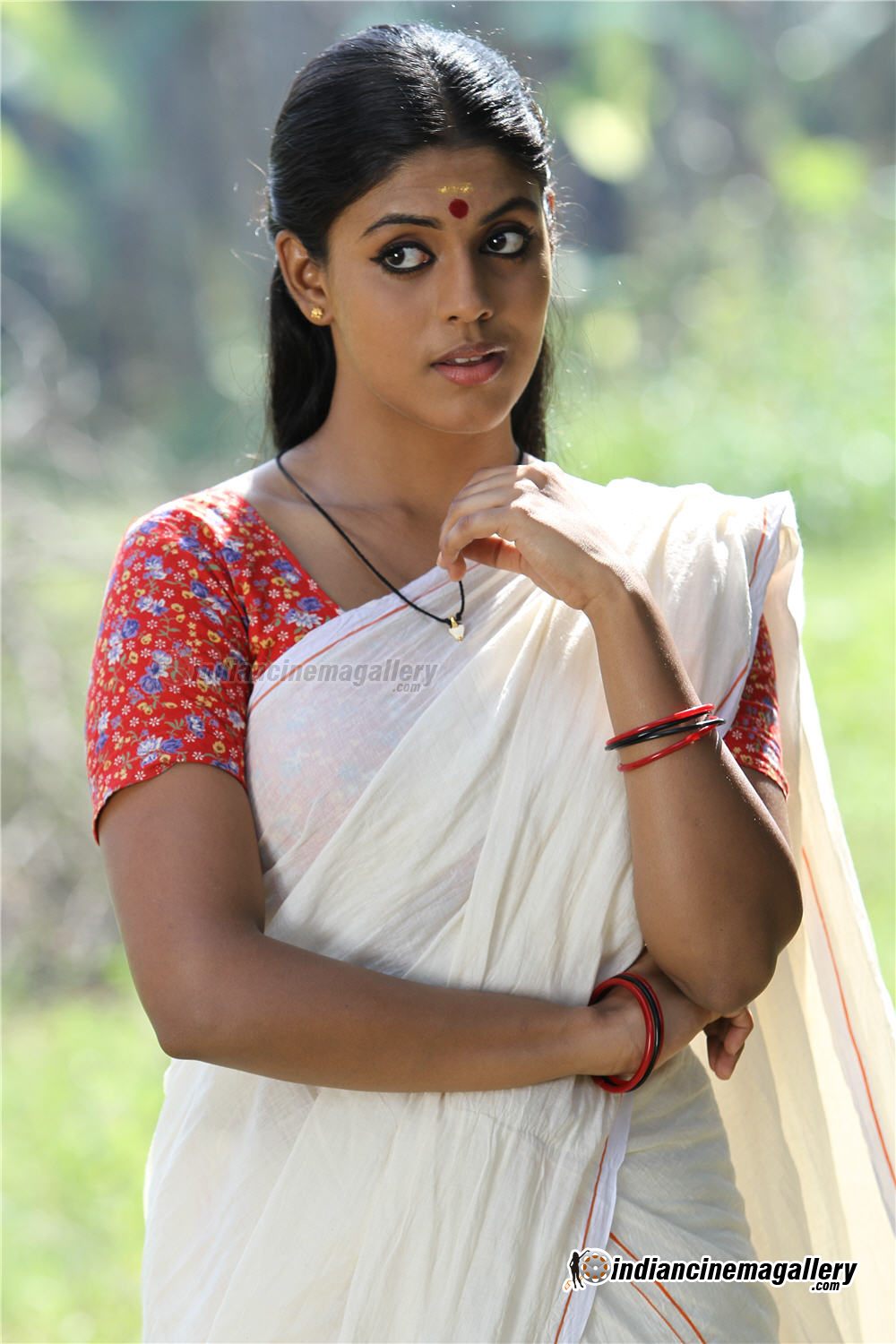 Top Hot and Cute South Indian Actress Wizard: Iniya extraordinary navel ...