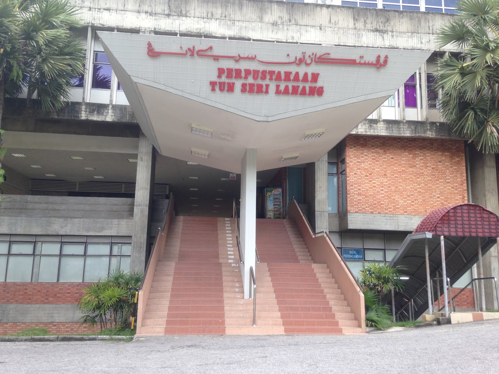Arkib & Koleksi Khas, Perpustakaan UKM: Sejarah Perpustakaan Tun Seri ...