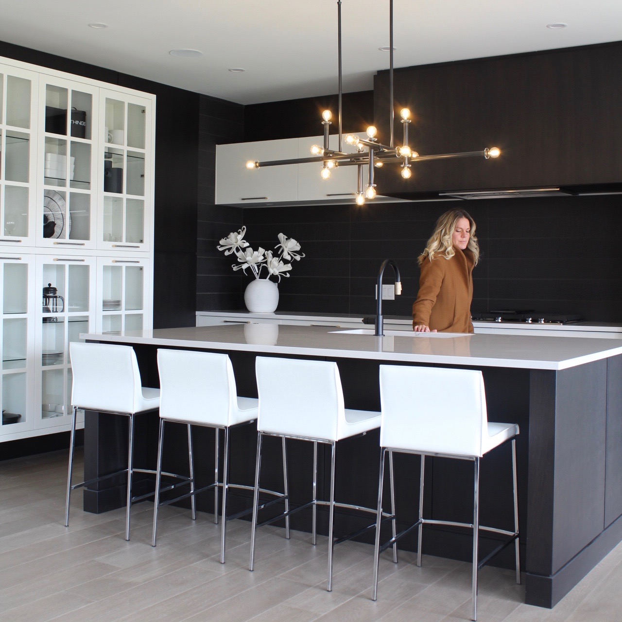 Striking Black and White Interior Design Inspiration - Harlow & Thistle