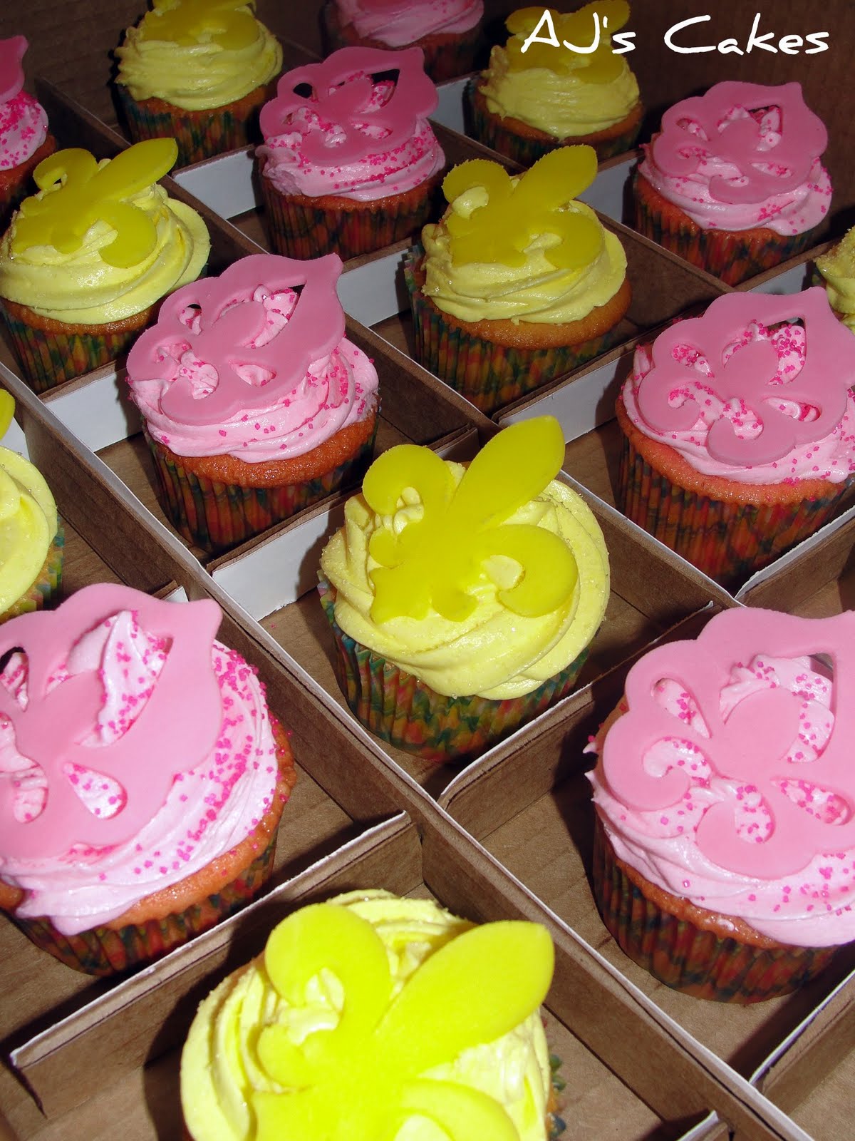 AJ's Cakes: Fleur De Lis and Paisley Cupcakes