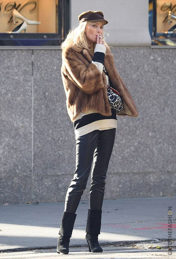 Do fashion blogs fascinate smoking?