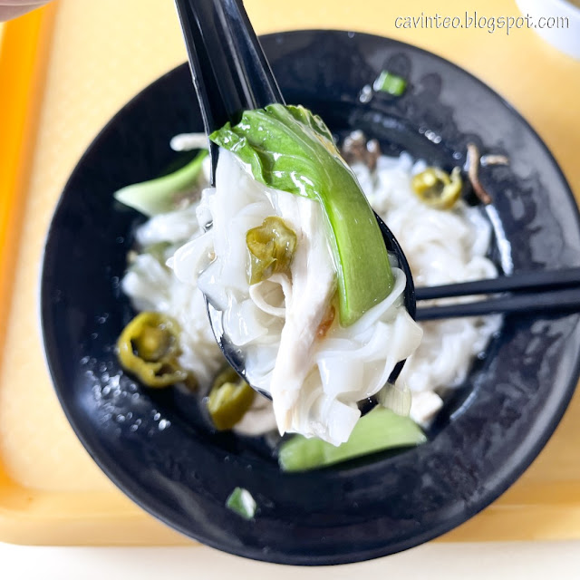 Entree Kibbles: Fresh Prawn Shredded Chicken Hor Fun from Shun Ji ...