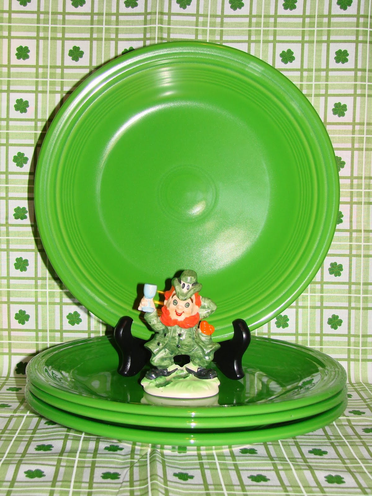 The Victorian Cottage: Win 4 Fiestaware shamrock dinner plates
