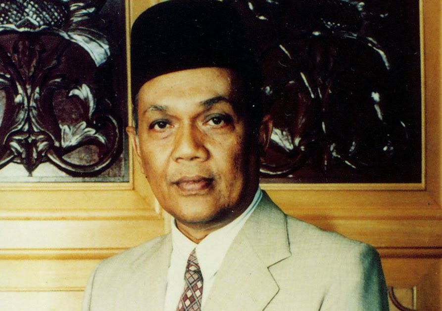 1Media.My: Wan Mokhtar, Bekas Menteri Besar Terengganu Meninggal Dunia