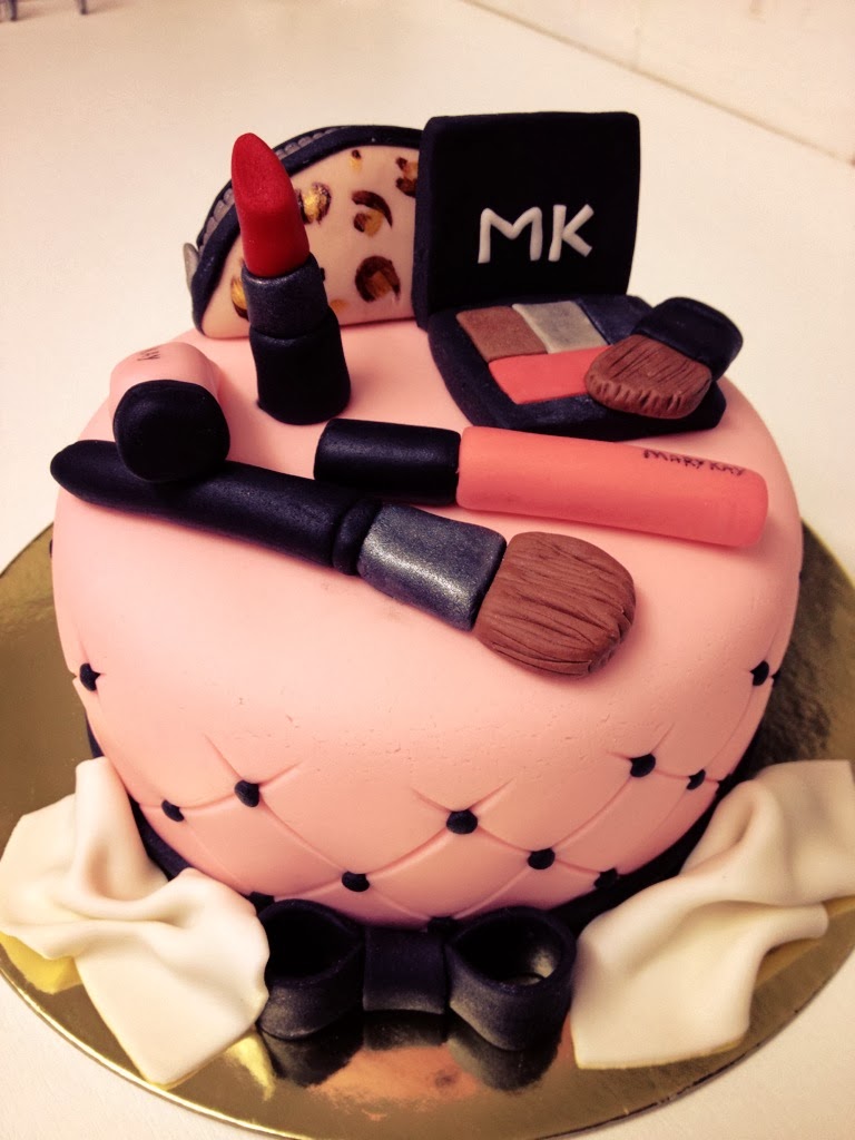 Armando Doces, Bolos e Sobremesas: Bolo decorado - Mary Kay