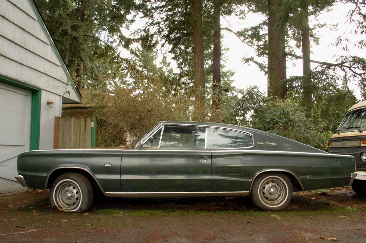 OLD PARKED CARS.: 1967 Dodge Charger.