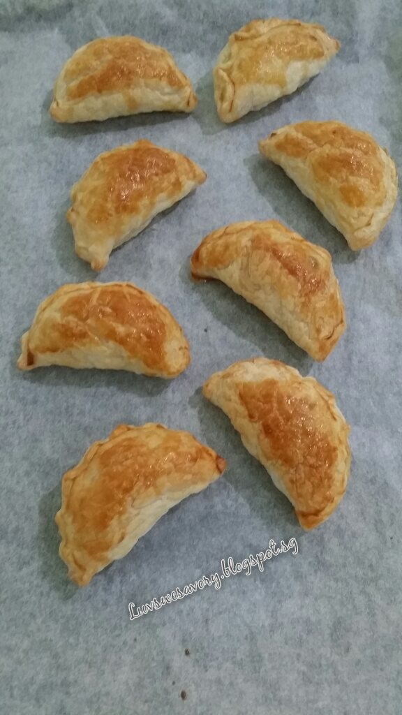 Luvswesavory: Baked Mini Chicken Curry Puffs