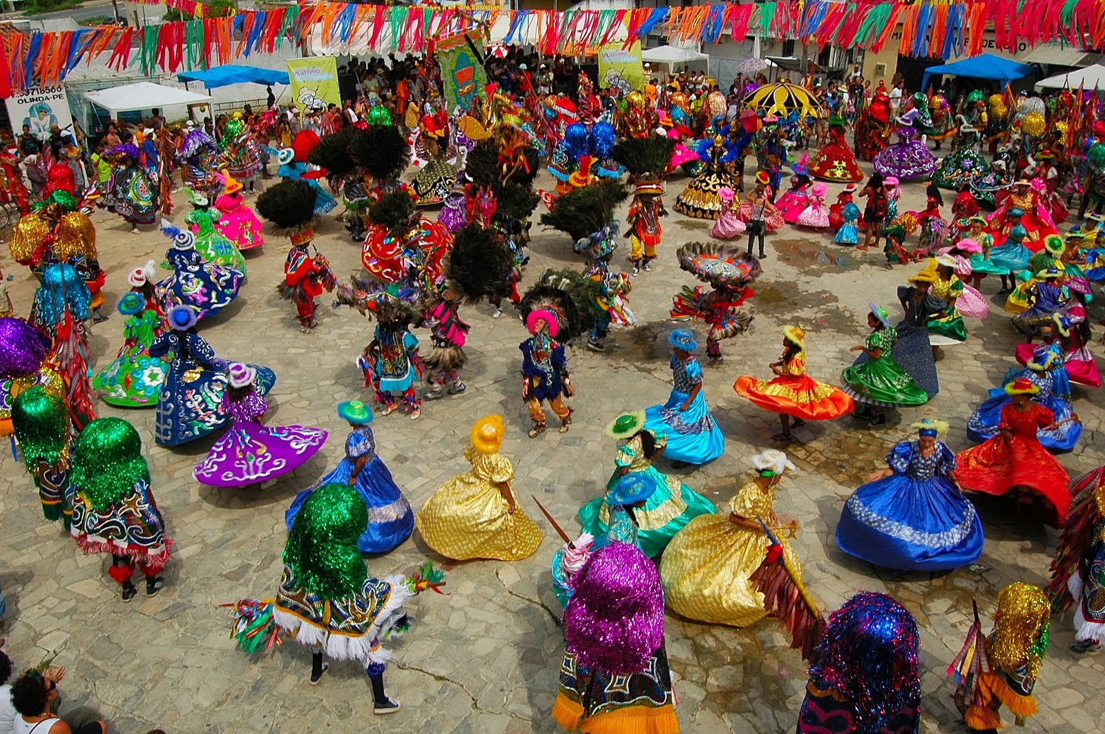 giragiraffa: "O COLORIDO DO MARACATU RURAL"