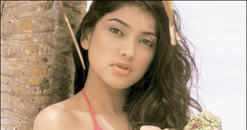 Foto Hot Sarah Azhari