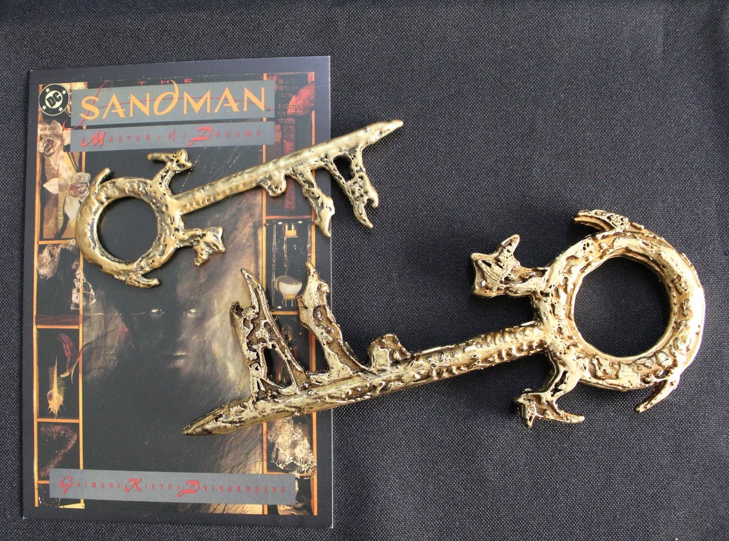 Más allá de mis Sueños: Lucifer's Key to Hell - Lifesize Replica