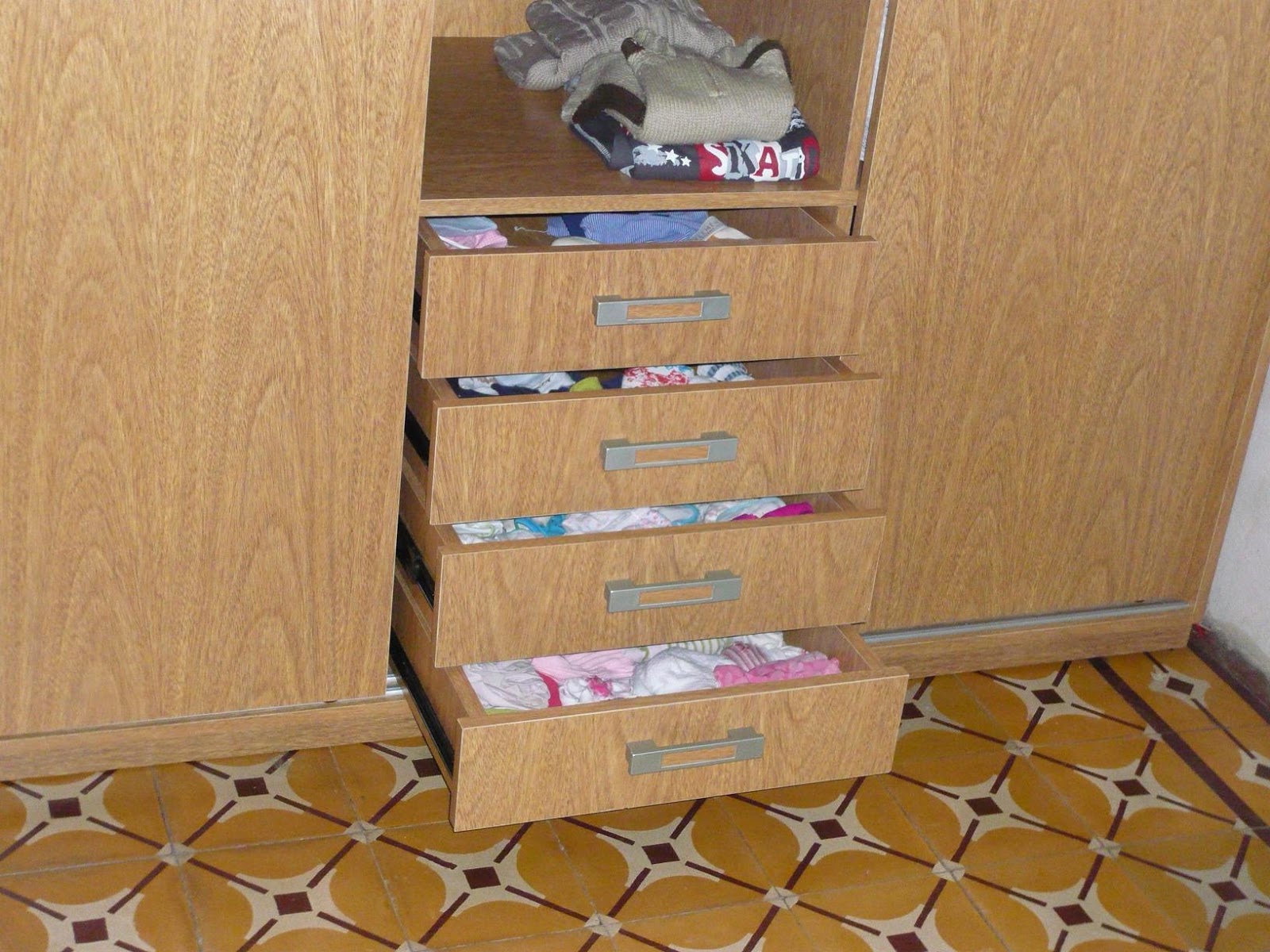 TRABAJAMOS LA MADERA EL HIERRO Y EL ALUMINIO y la combinacion de los ...