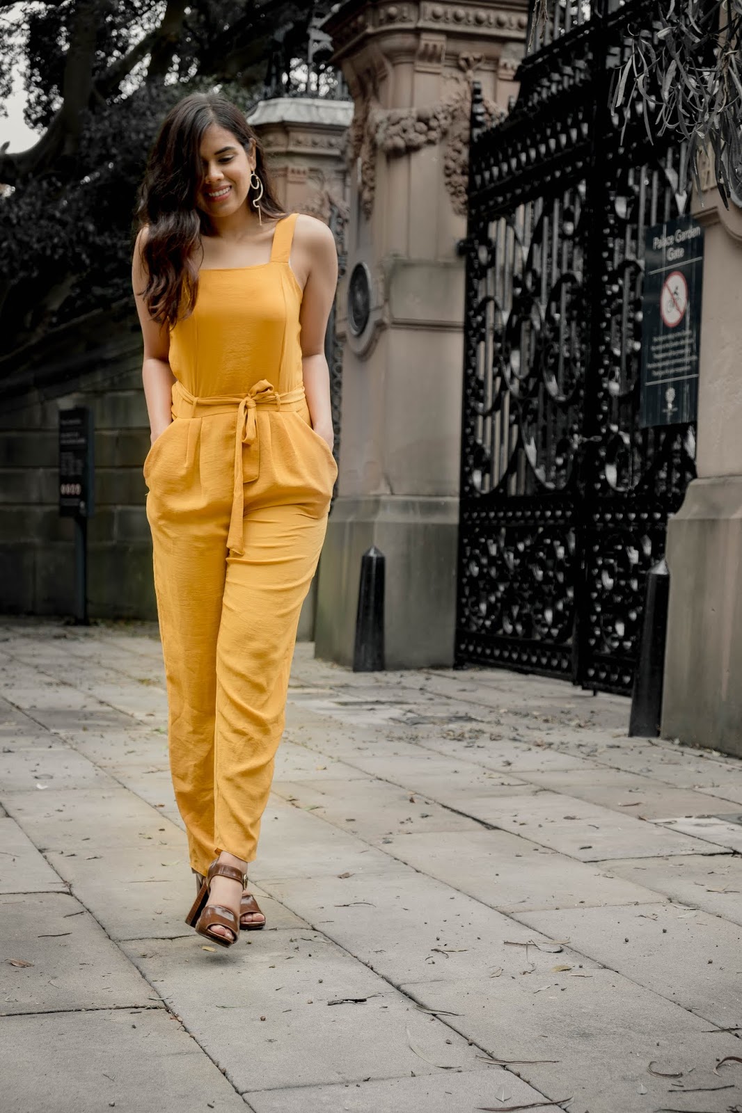 9 Easy to style outfits for hot summer days - Tales of Two