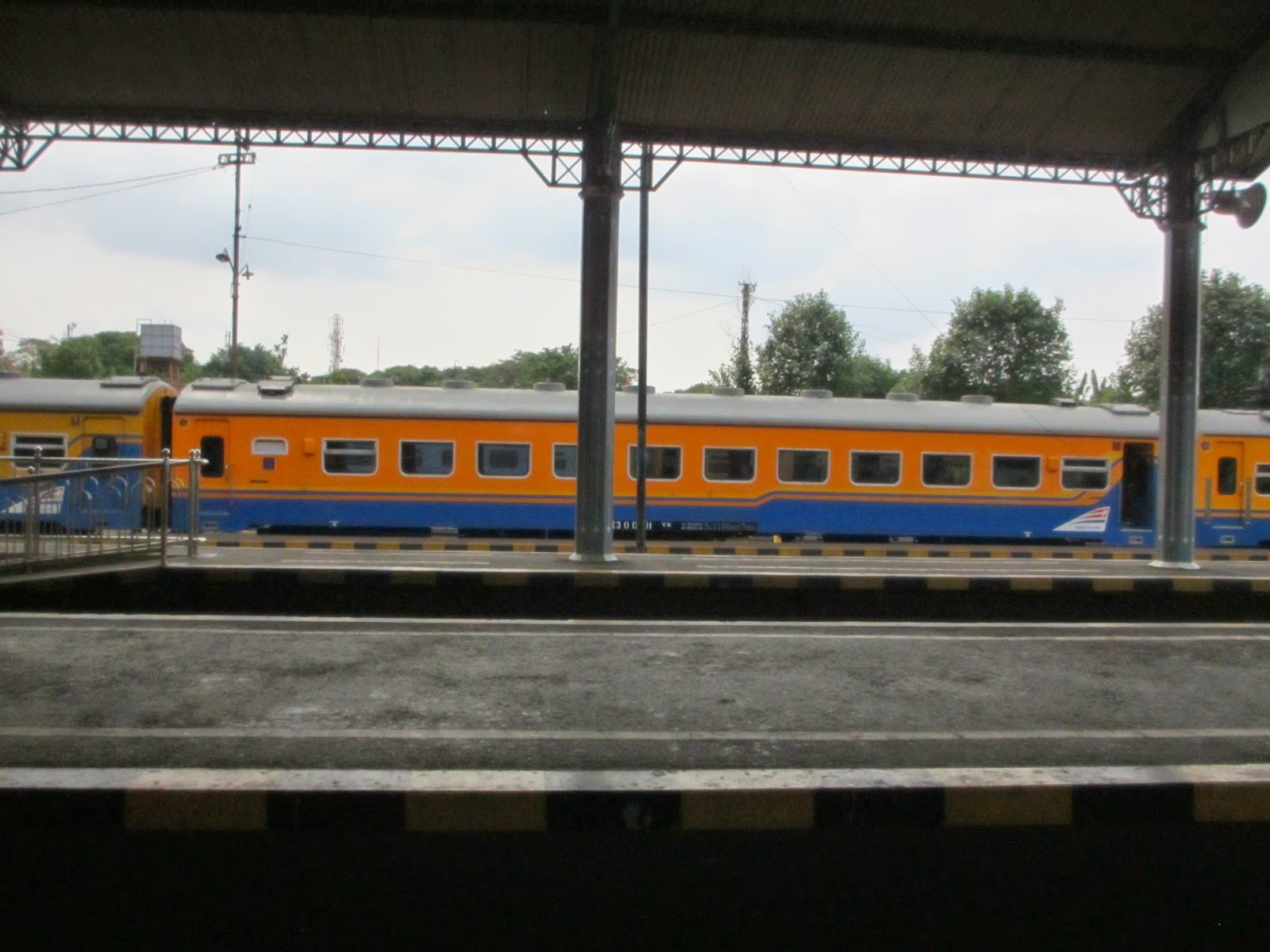 Kereta Api Indonesia: Melihat Gerbong Penumpang Baru Kelas Ekonomi