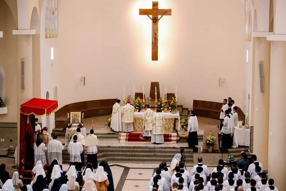 New Liturgical Movement: Two EF Masses in Brazil