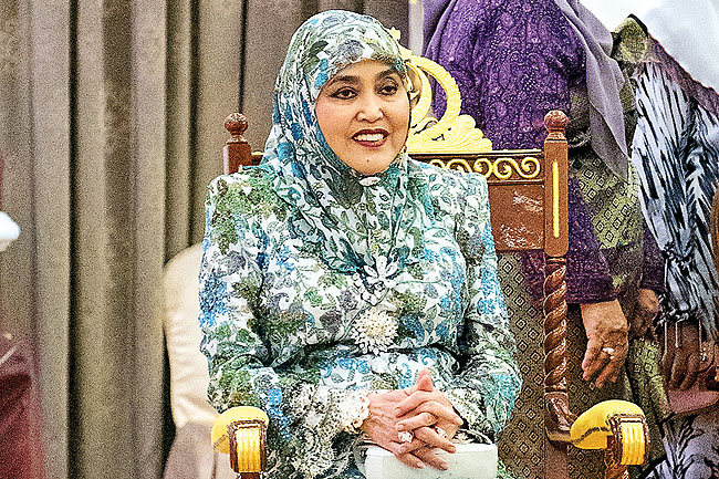 Her Majesty Duli Raja Isteri attends HRH Princess Amal Rakiah's ...