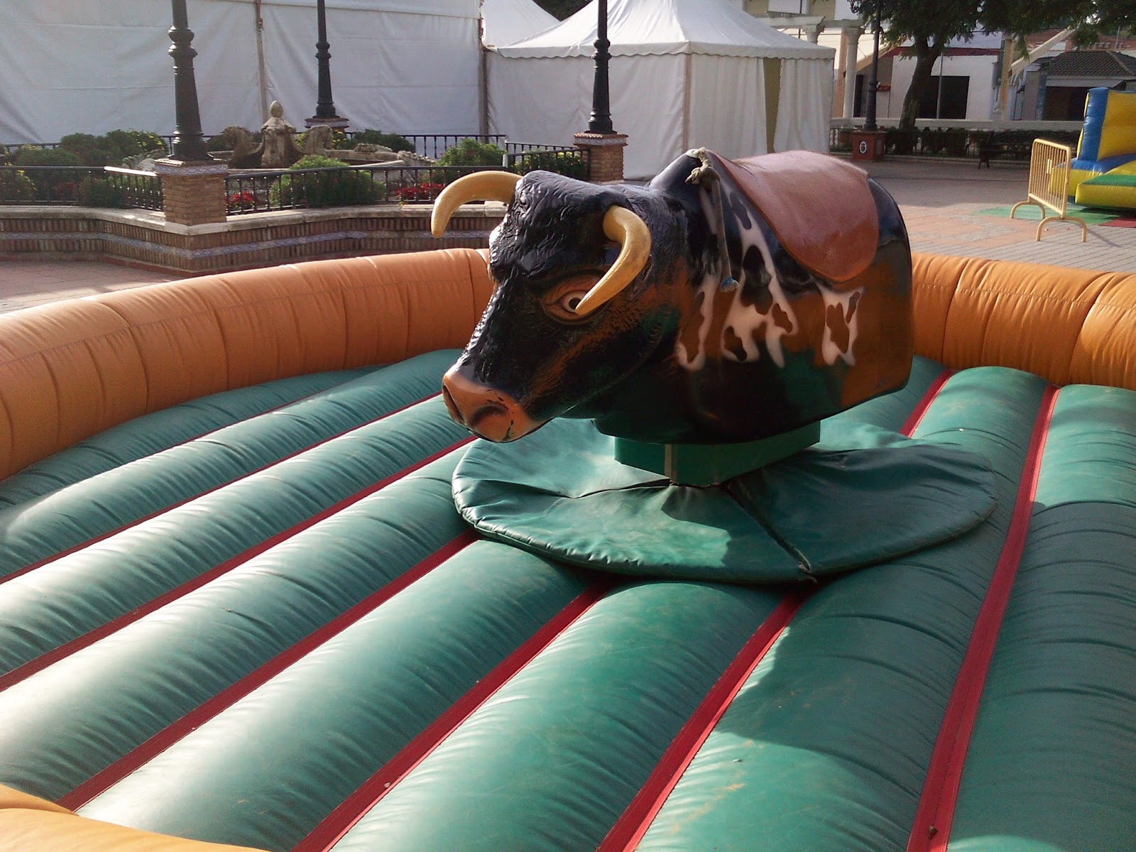 Toro Mecanico. Alquiler de Hinchables y Atracciones: Surf, Toro, Bufalo ...