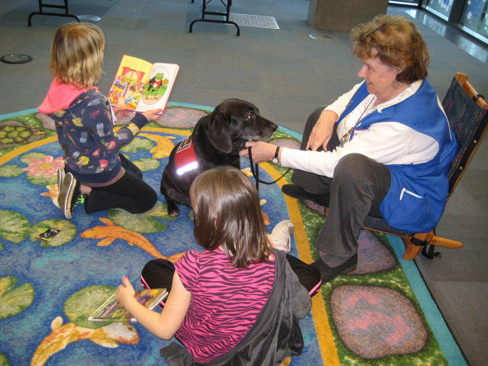 with kiddos @ the library: Read to the Dogs