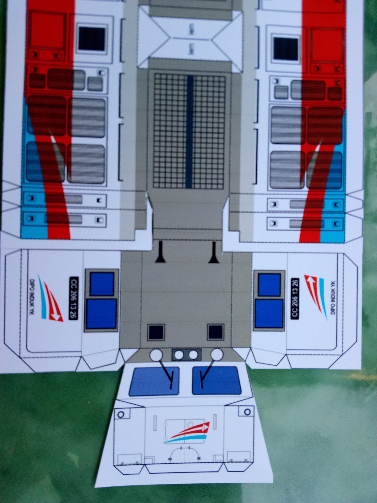 Kereta Kertas: Lokomotif CC 206