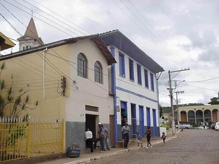 OLHANDO DA JANELA DO TREM: VIRGINÓPOLIS / MINAS GERAIS (5.523 / 5.570)