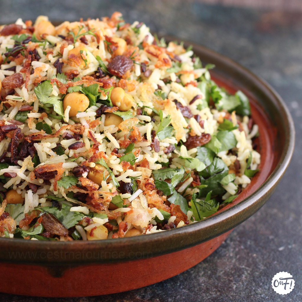 Riz basmati et riz sauvage aux pois chiches, raisins secs et herbes de ...