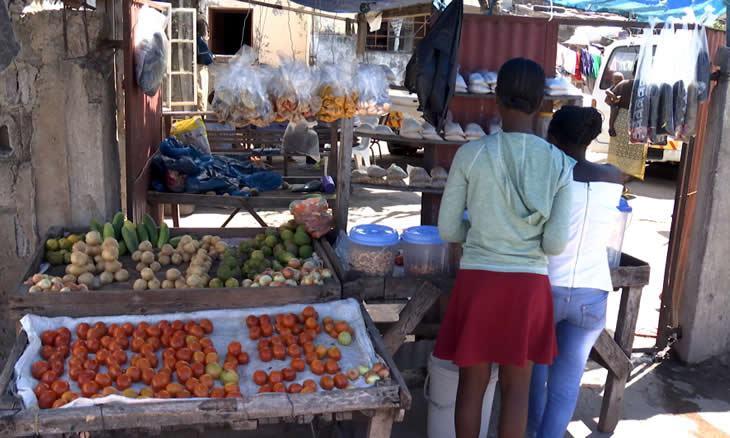 Famílias na cidade de Maputo dizem ser difícil “apertar o cinto” nos ...