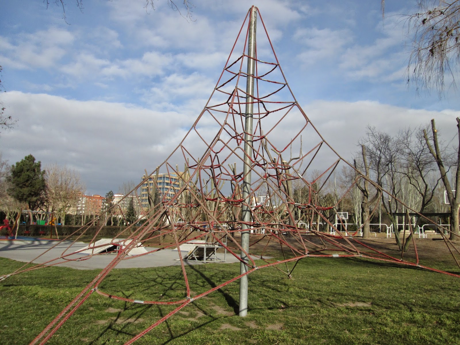 LAS ESTRUCTURAS DE TECNOLOGÍA: TIPOS DE ESTRUCTURAS;ESTRUCTURAS COLGANTES