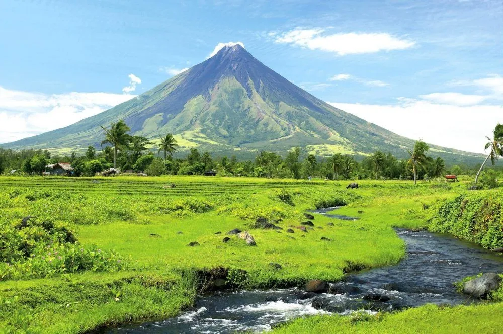 Mount Mayon, Luzon, Philippines (with Map & Photos)
