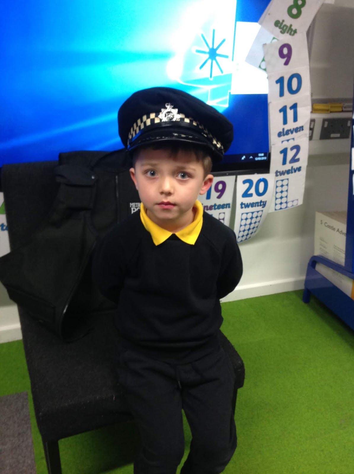 Suttons Primary School: Visit from a police officer - Yellow class