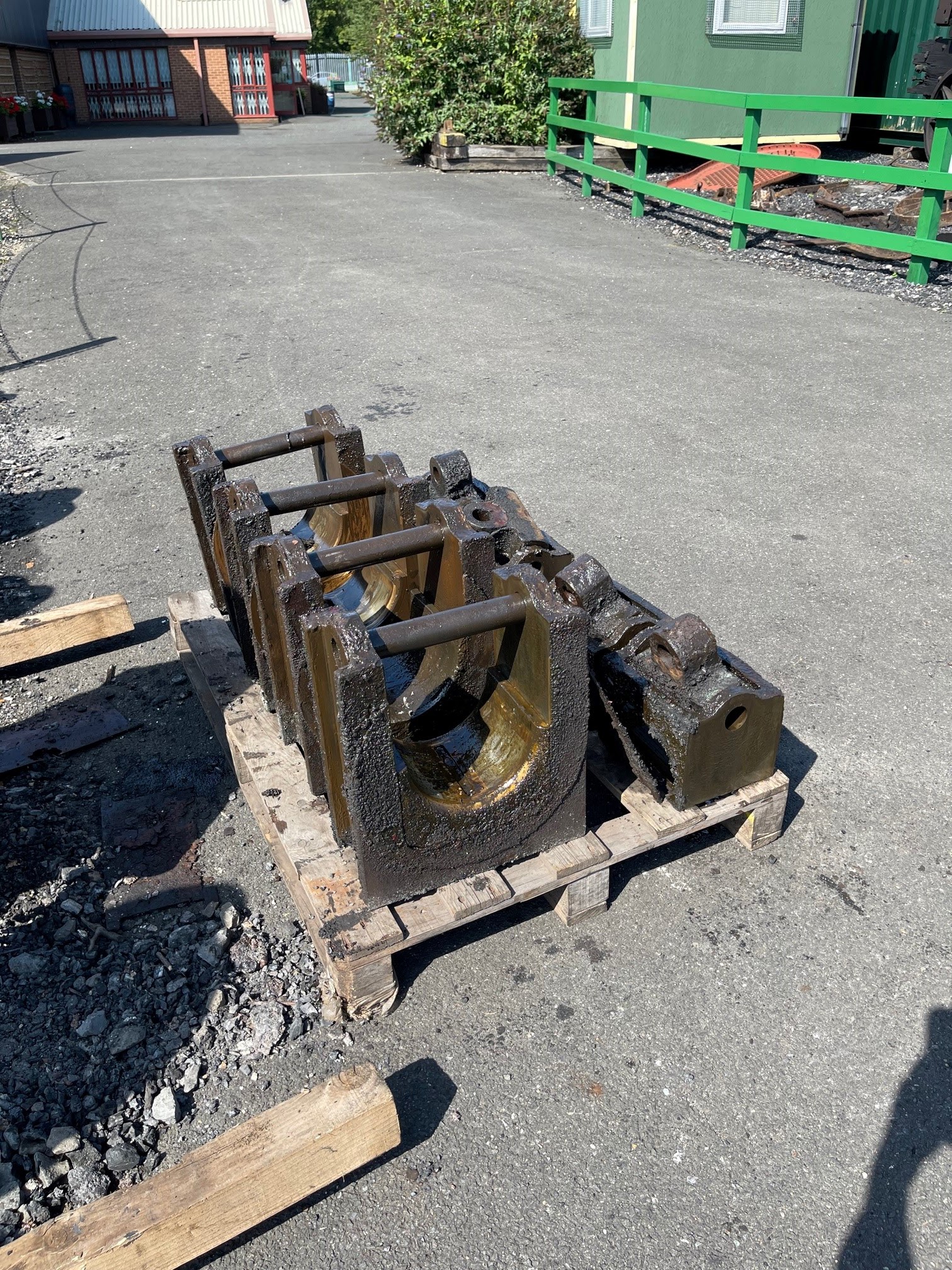 North Tyneside Steam Railway: Axlebox removal on 69