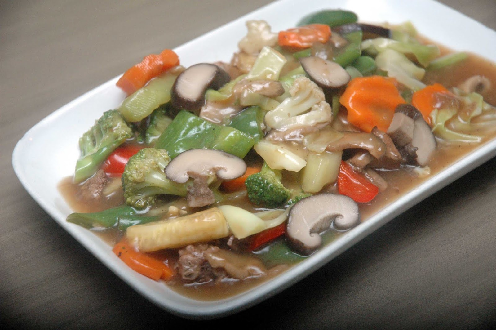 DUDE FOR FOOD: Happiness in a Box: The New Lechon-In-A-Box by Lydia's ...