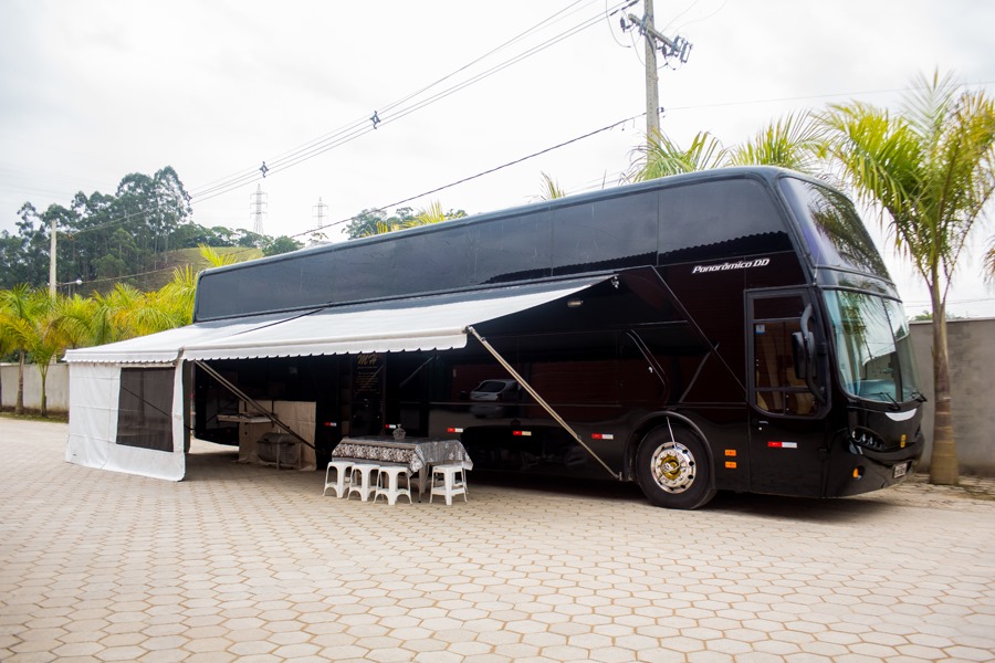 Sorprendentes y llamativos buses transformados en casas sobre ruedas