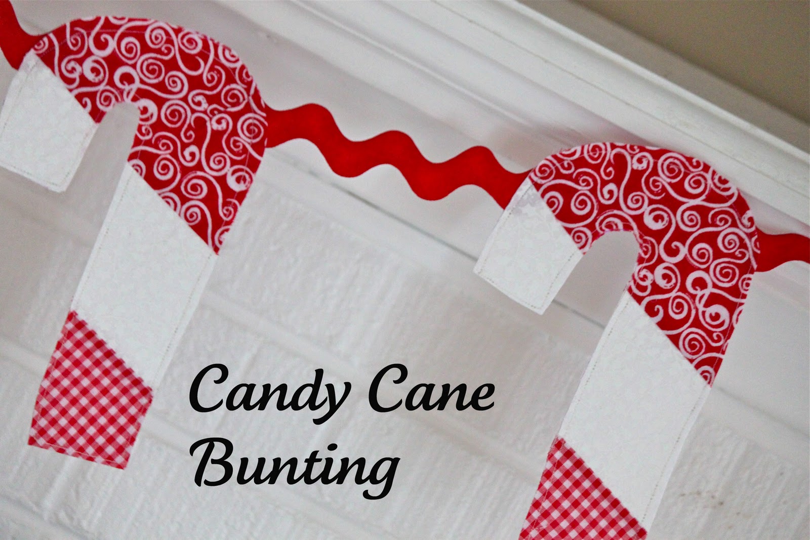Candy Cane Bunting {Tutorial} - Smashed Peas & Carrots
