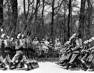 das Dschunke Jabo: Every German soldier was a goose-stepping Nazi SS ...