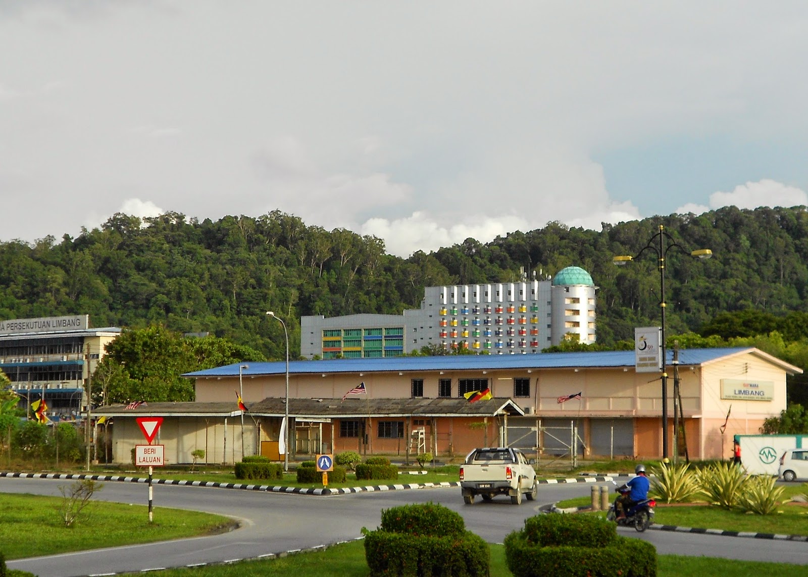 FREELITTLEBRAIN: Limbang – Head Hunter's Trail to or from Mulu National ...