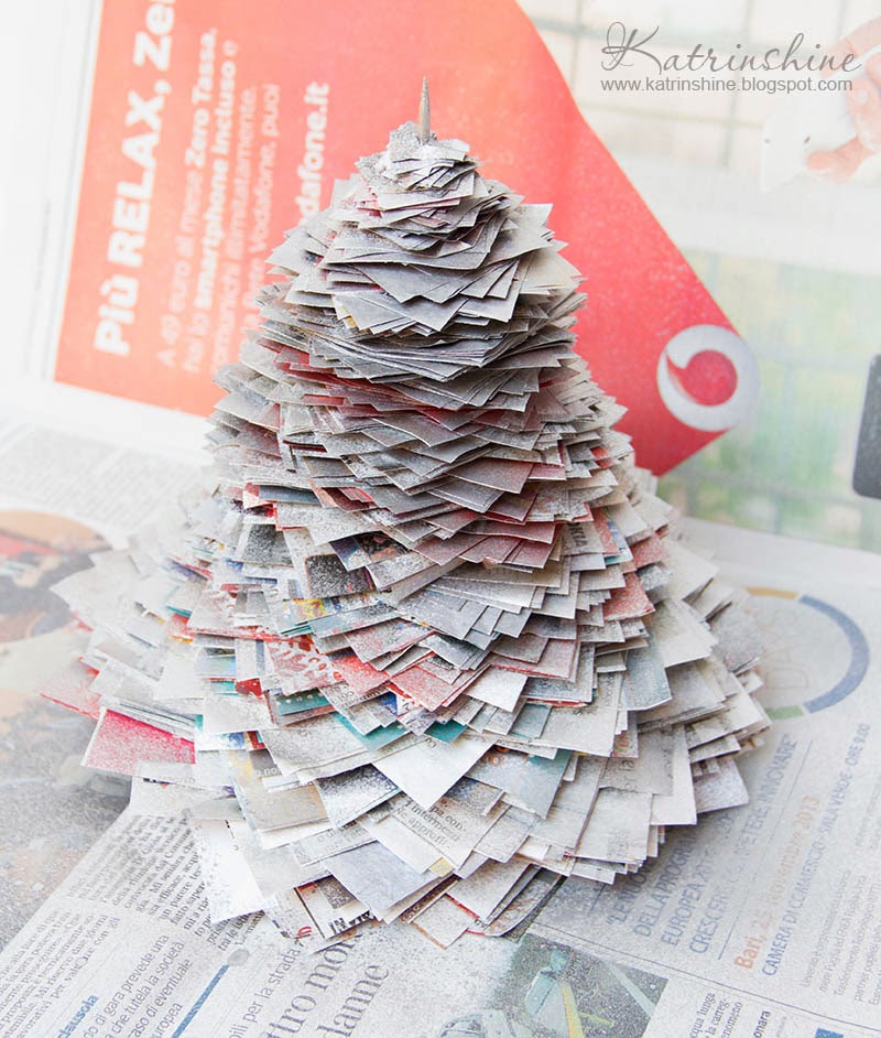 Katrinshine: Recycled paper Christmas tree DIY