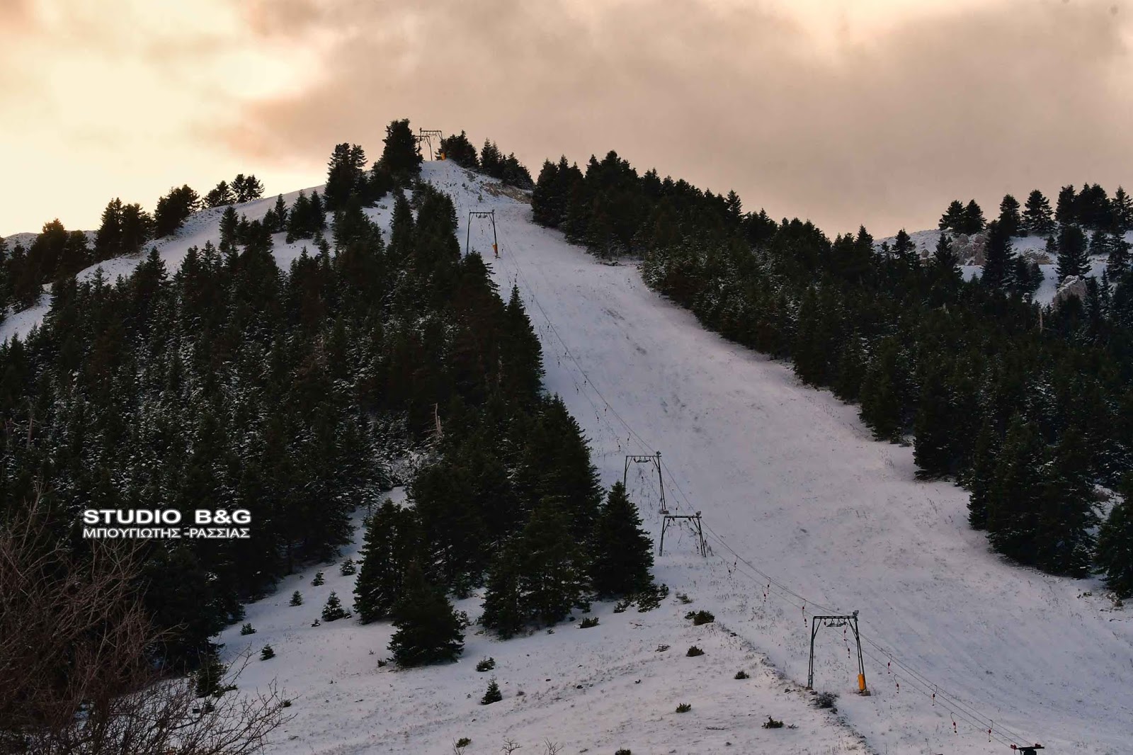 Φωτογραφία: ΑΡΚΑΔΙΑ:ΤΟ ΧΙΟΝΟΔΡΟΜΙΚΟ ΚΕΝΤΡΟ ΤΟΥ ΜΑΙΝΑΛΟΥ.