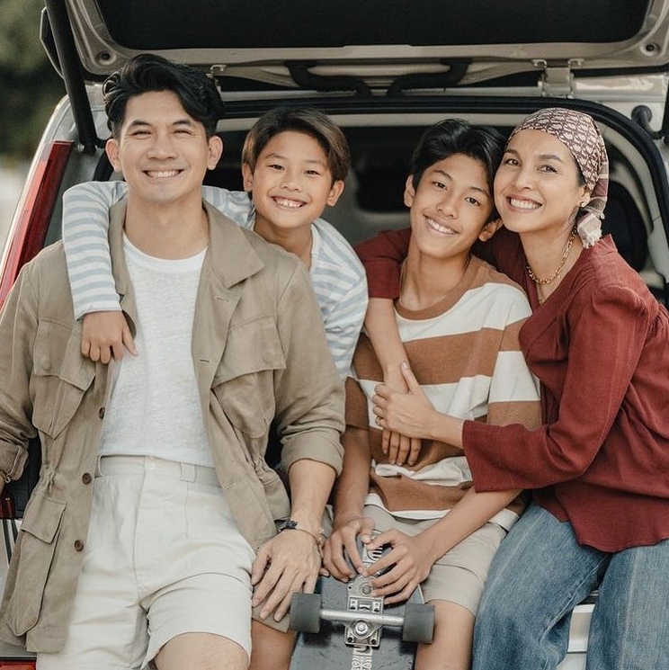 Ken Theeradeth Wonpuapan Family