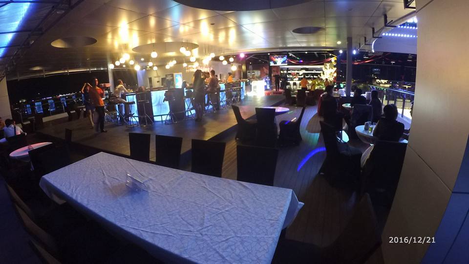 Sky 8 Bar Sahid Batam Centre yang Elegan