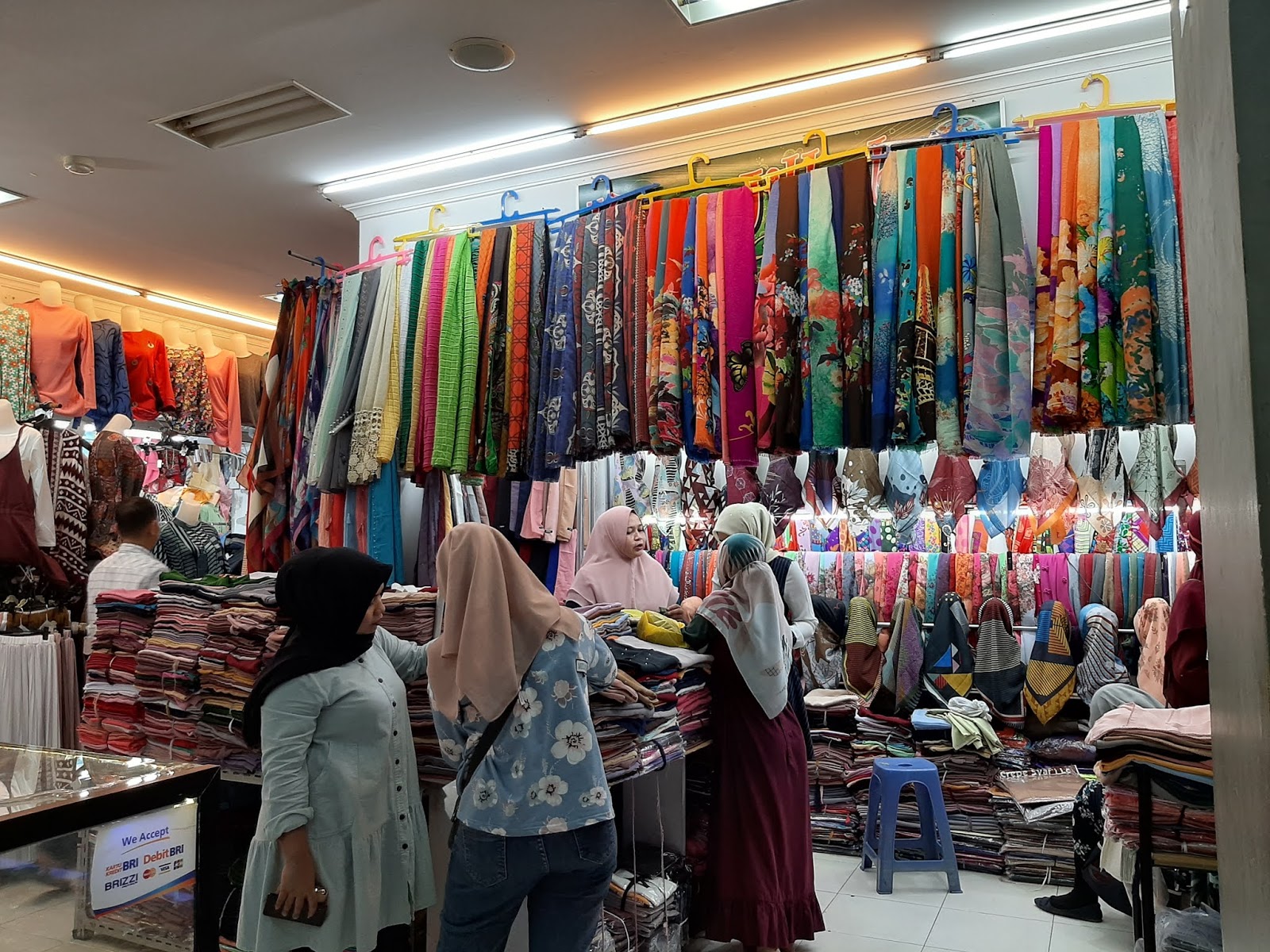 FOTO Pasar Atjeh Ramai Pembeli Jelang Hari Raya Idul Fitri