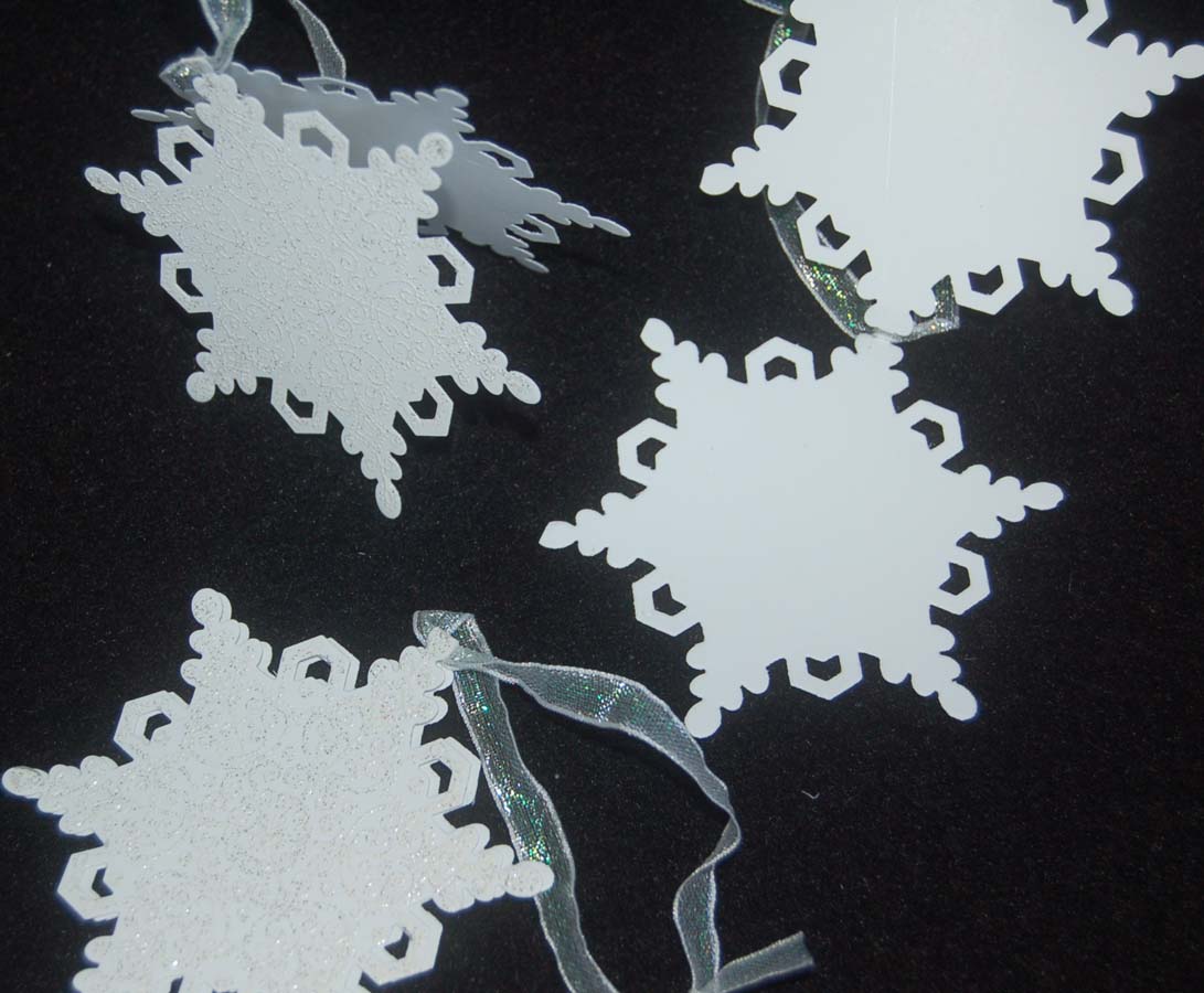 Lynn's Craft Blog: Simple Die-Cut Snowflake Tags
