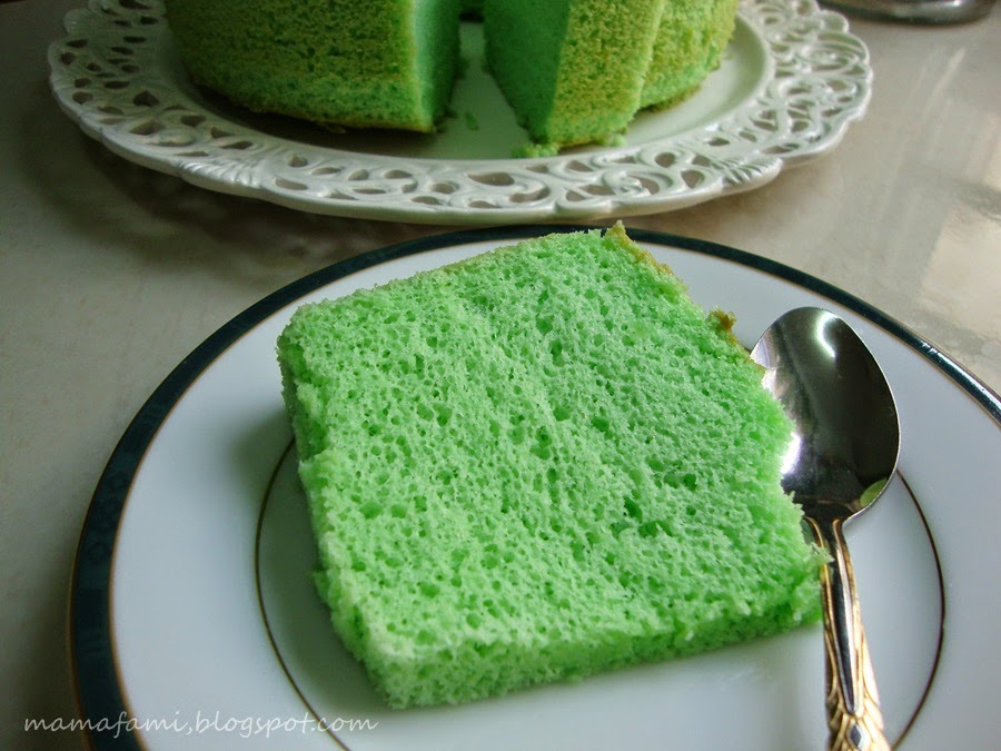 MamaFaMi's Spice n Splendour: Kek Chiffon Pandan