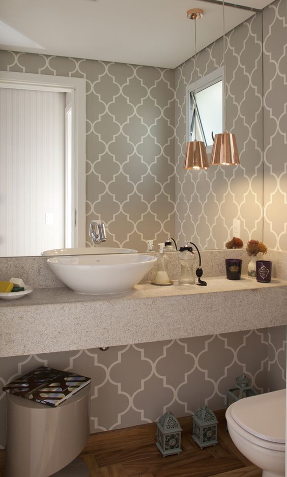 Banheiro é lugar de banco e banquinho, sim!